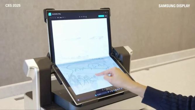 بالاترین: یک نمایشگر تاشوی 18 اینچی تو CES 2025 از سامسونگ