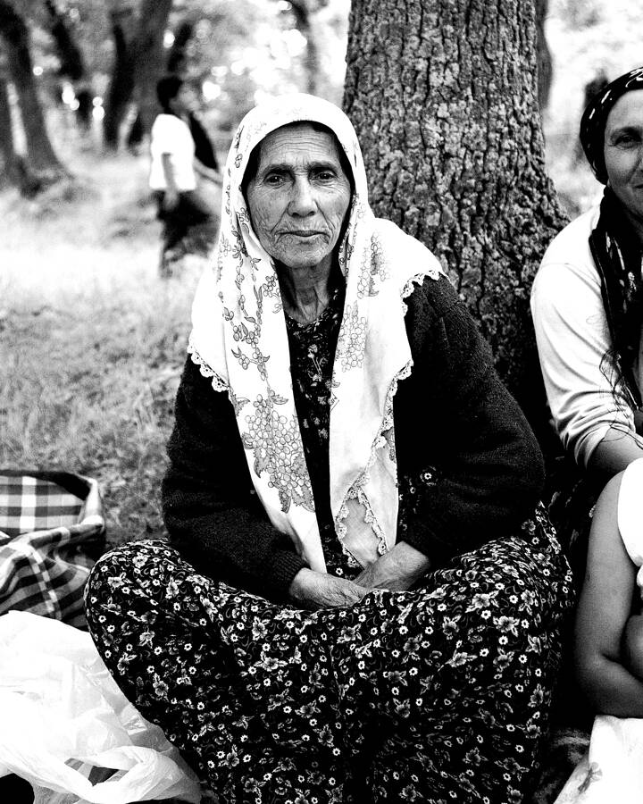 Roma Women by Raymond van Tassel | Black & White Magazine | For ...