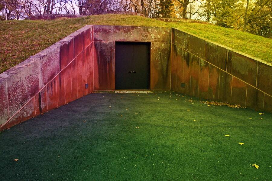 Glass House Bunker B6 by Alan Berkson | Black & White Magazine | For ...