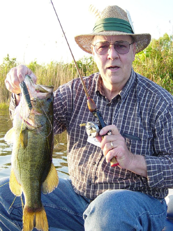 CCBC's “New Creek Darter” - Bass Fishing Archives Retro Ads