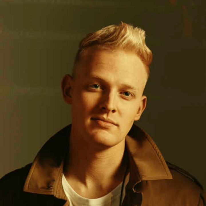 Cade Thompson Tickets, 2022 Concert Tour Dates & Details | Bandsintown