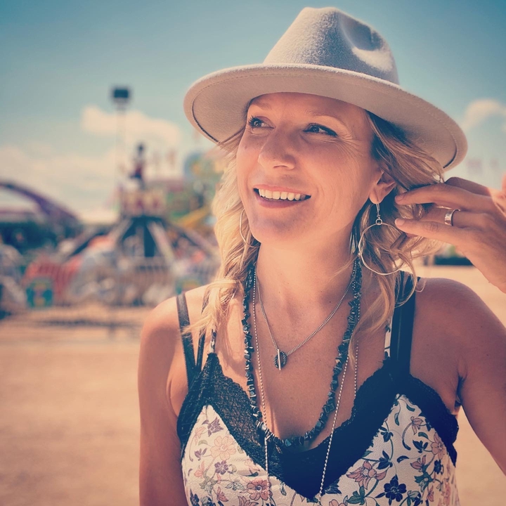 Season Ammons Tour Dates, Concert Tickets, & Live Streams