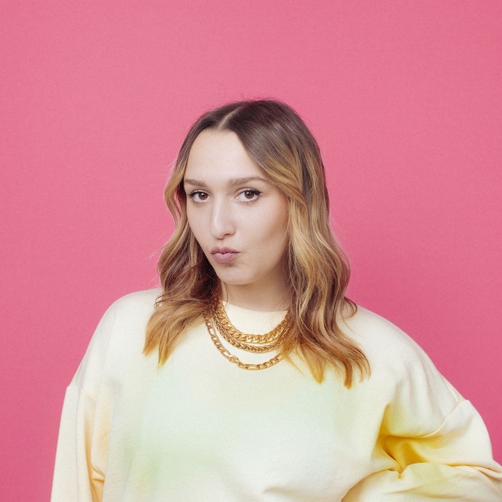 Lisa Pariente Tour Dates, Concert Tickets, & Live Streams