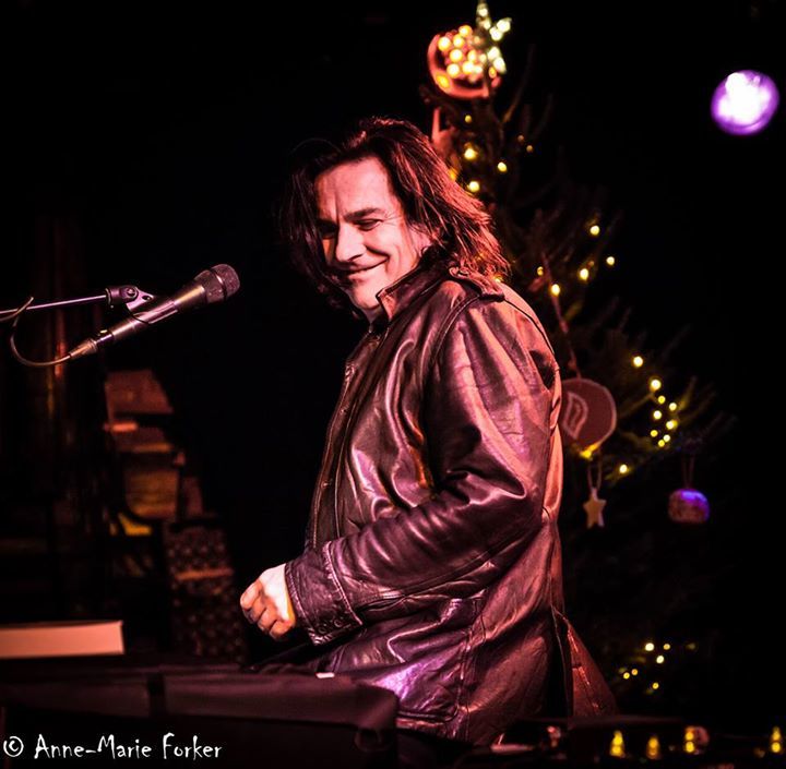 Steve Hogarth Tour Dates, Concert Tickets, & Live Streams
