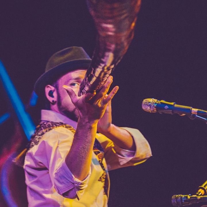 Poranguí Tour Dates, Concert Tickets, & Live Streams