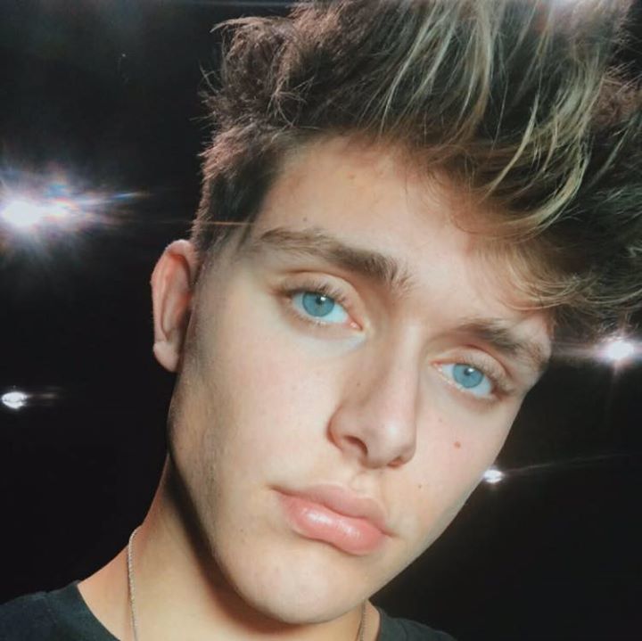 Charlie Jones's Instagram, Twitter & Facebook on IDCrawl