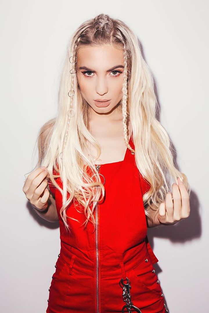 Lucille Croft Tour Dates, Concert Tickets, & Live Streams