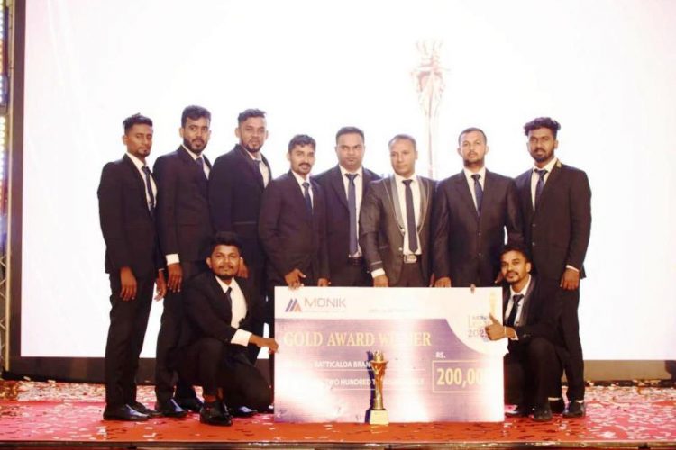 Monik Group felicitates the staff in conjunction with the Fourth ...