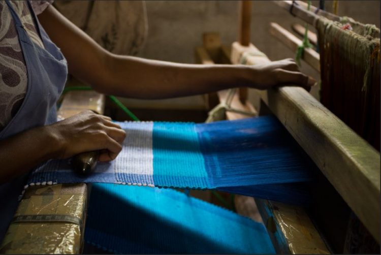 Selyn celebrates and preserves the traditions of Handloom in Sri Lanka ...