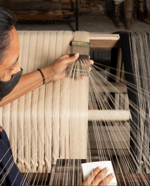 Selyn celebrates and preserves the traditions of Handloom in Sri Lanka ...