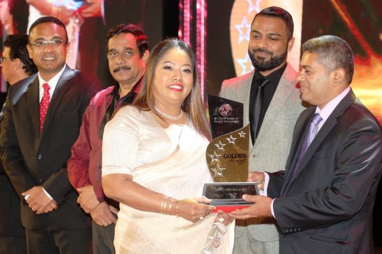 Golden Awards තරු පහේ සම්මානයෙන් රොෂෙල් මෑන් පවර් ඒජන්සි පිදුම් ලබයි ...