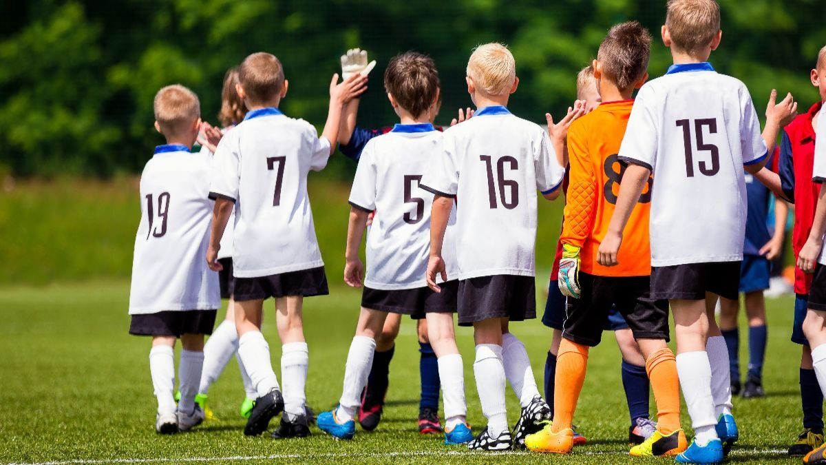 6 coisas que as crianças aprendem com o futebol