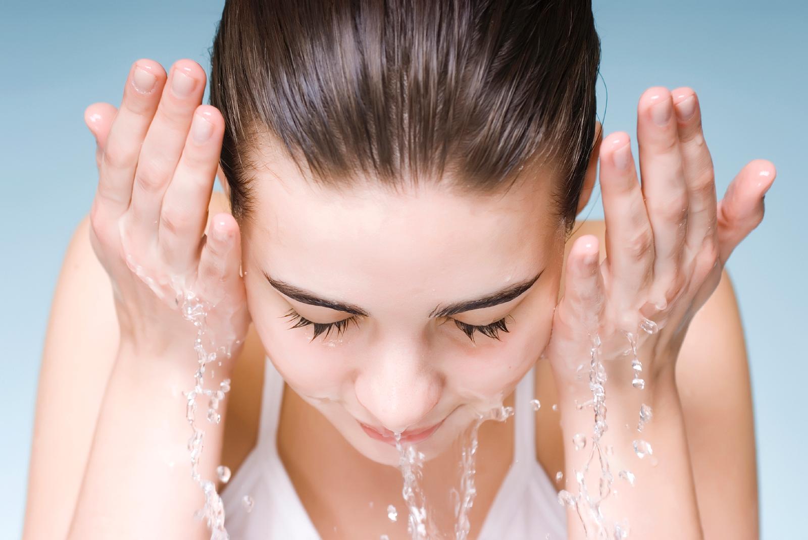 Purely Simple: Can You Wash Your Face with Just Water? – todaycosmetic