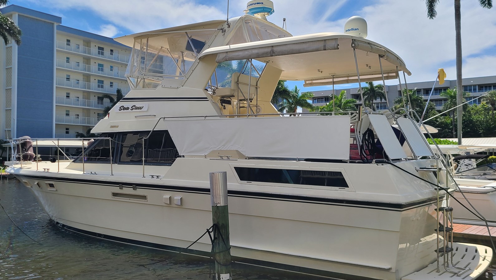 1988 HATTERAS 40' 9"