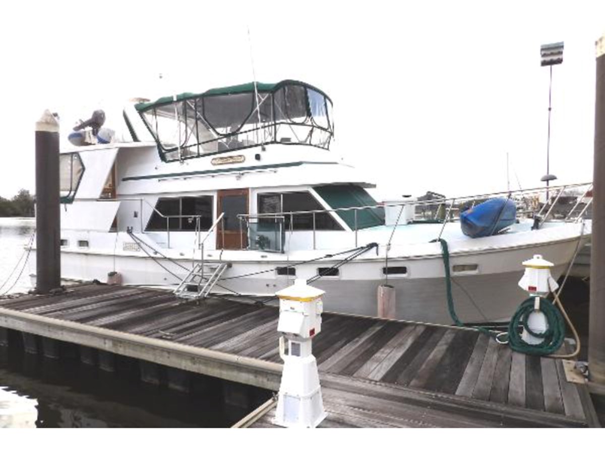 1985 PRESENT YACHTS 40'