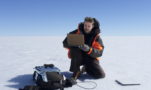 The microscopic life forms that make ice melt