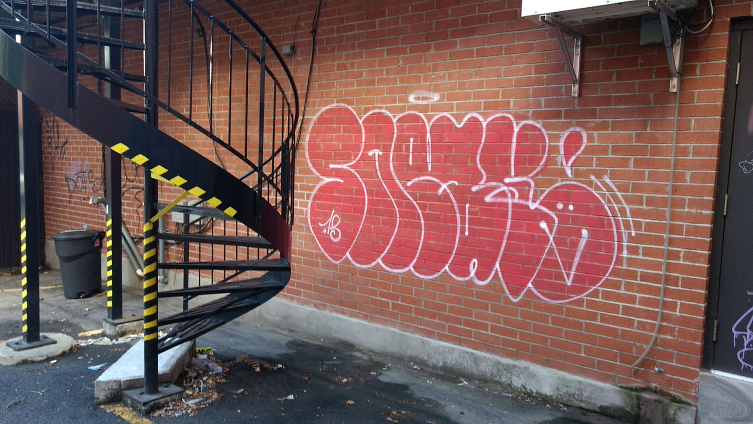 Montreal Graffiti - Bombing Science