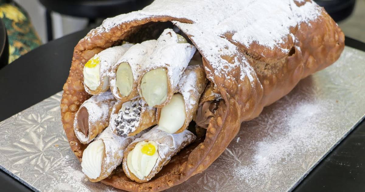 The Big Cannoli in Vaughan makes giant cannoli