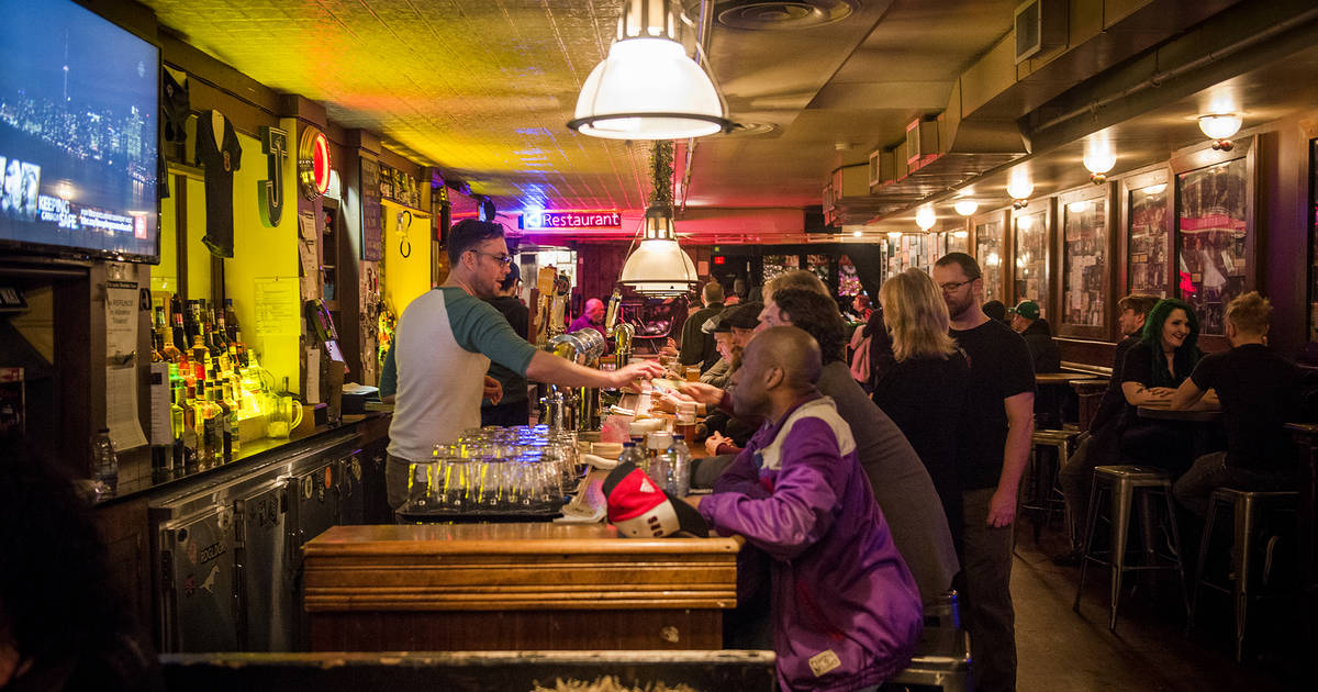 Toronto bars will be open until 4 am this weekend