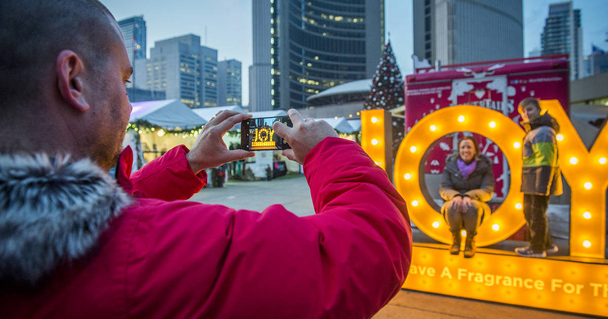 Extreme cold shuts down Toronto holiday fair