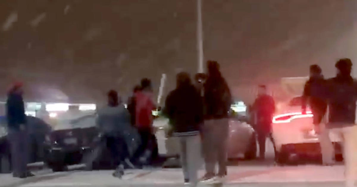 Violent brawl breaks out at Brampton strip mall