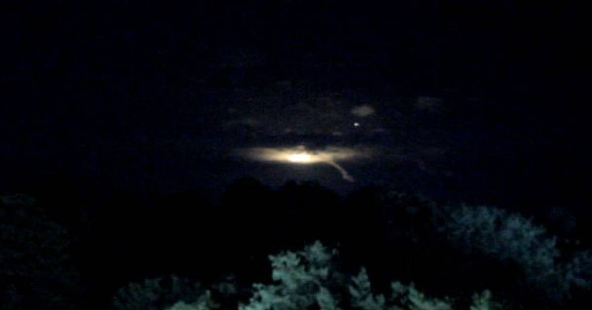 Mysterious light prompts UFO sighting reports in Toronto