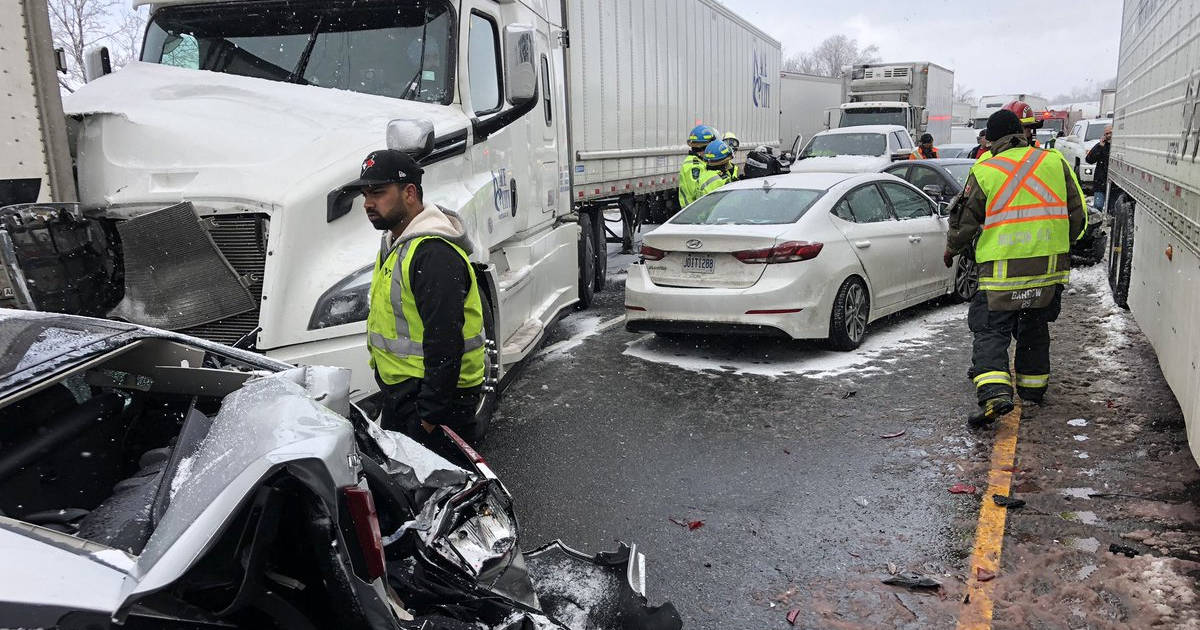 Massive multi-vehicle crash closes Toronto highway