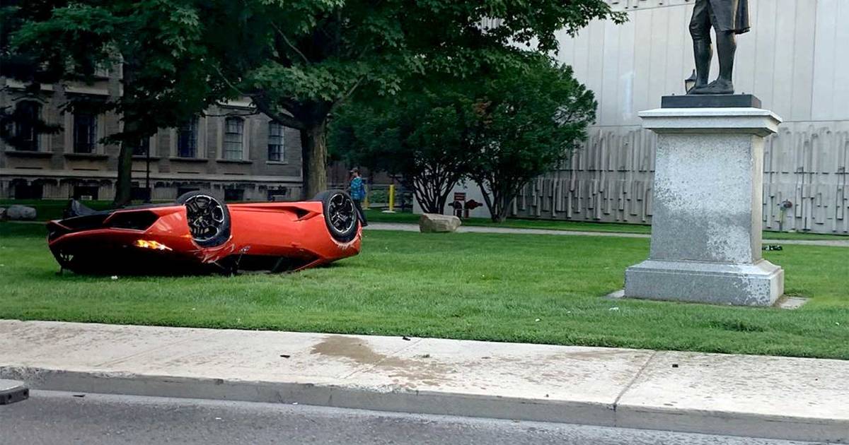 Video captures dramatic aftermath of Lamborghini crash in Toronto