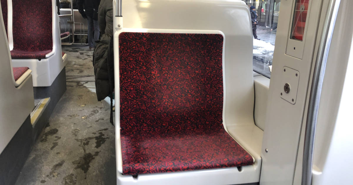 Here's what those extra-wide seats on new TTC streetcars are for