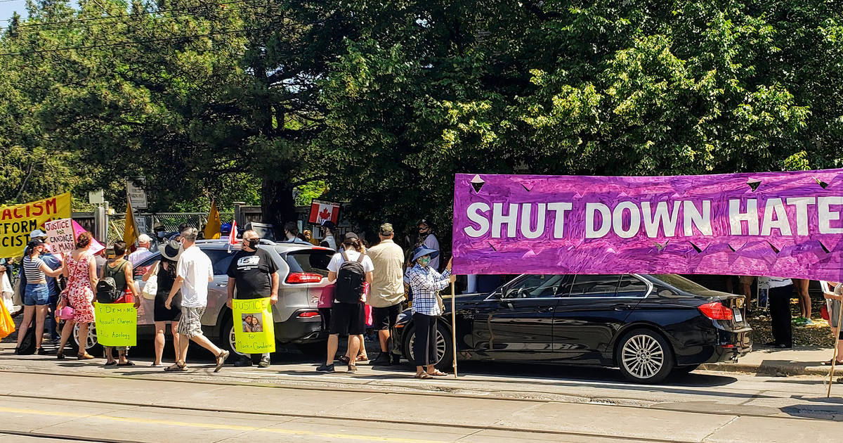 Toronto Police confronted by protesters demanding justice for racially ...