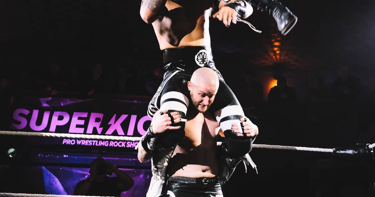 Superkick'd Pro Wrestling Rock Show! HIT 'EM UP