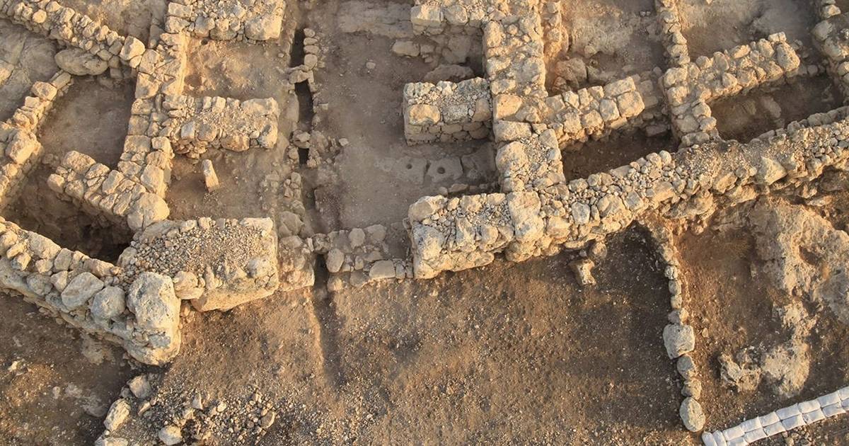 LECTURE: Jericho's Wall: From Rubble to Epic