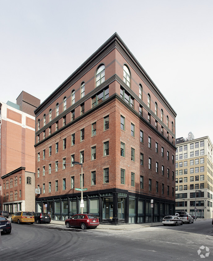 Justin F. Dziama - Professionals - Avison Young Global