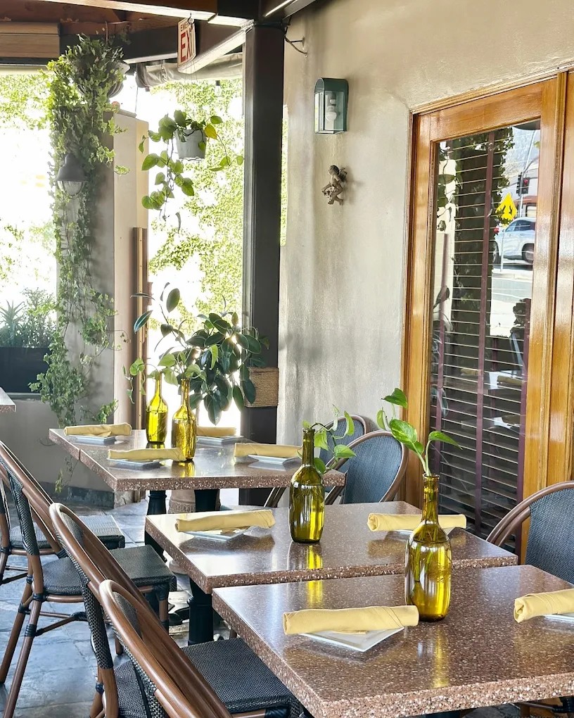 Warm & Inviting Italian Restaurant w/Full Liquor and Established Clientele