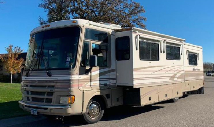 2000 Pace Arrow Triton V10 Fleetwood Motorhome