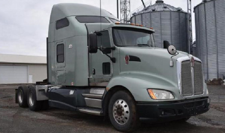 Cat 85C Challenger & 2010 Kenworth T660 Tractor
