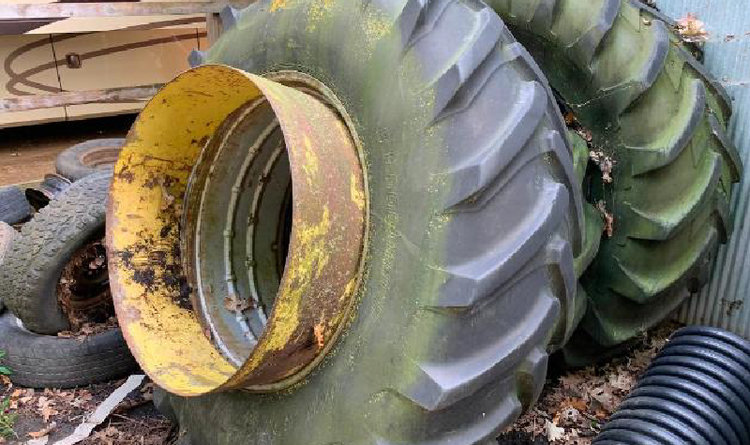 Agco White 6122 12-Row Planter, New Bucket, Fenders & Dual Tractor Tires