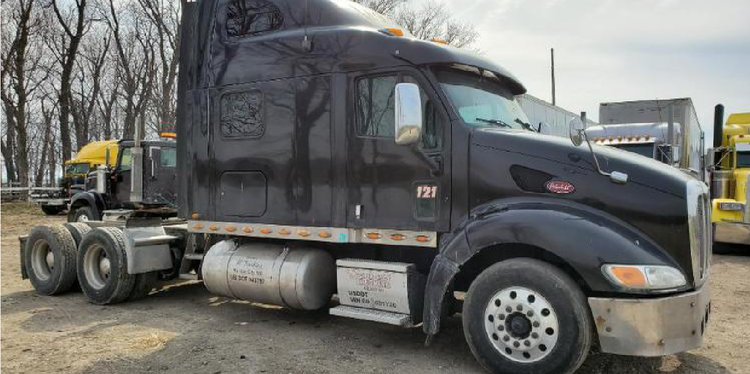 2006 & 2005 Peterbilt 387 Semi With 66" Sleeper Cab