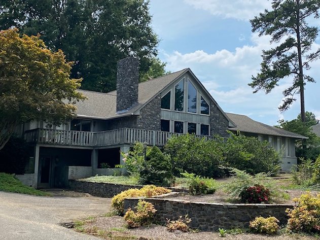 Beautiful Home in Gated Community plus Contents