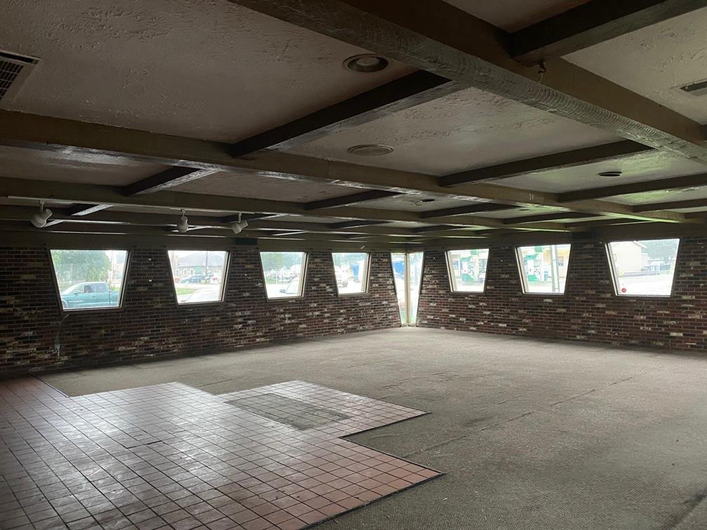 Versatile Commercial Building on 1 Acre