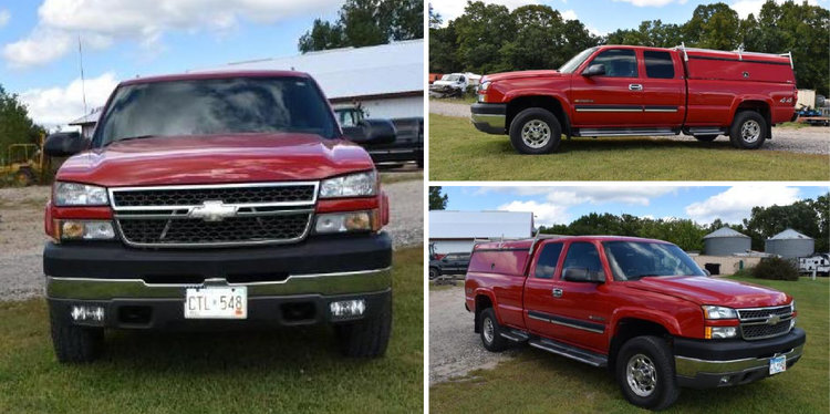 2005 Chevrolet 2500 4X4 & Kelley B60 Backhoe Attachment