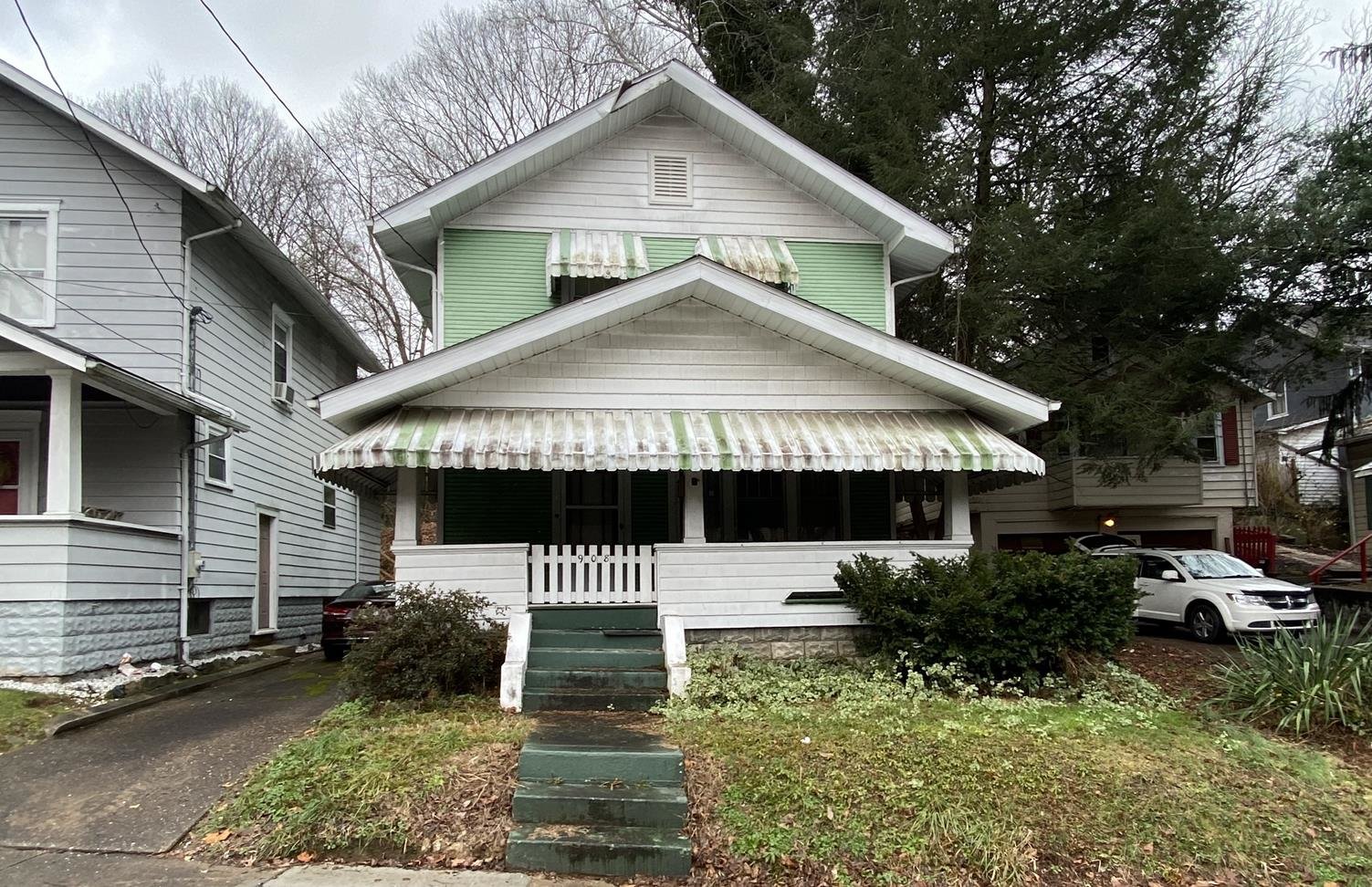 Well-Kept 3-Bedroom Sold to the Highest Bidder