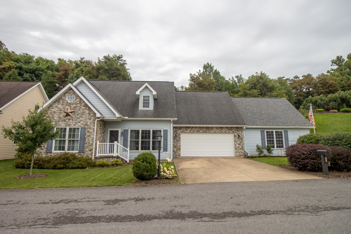 SOLD $319,000 - Gorgeous 3 Bedroom Home on a Half-Acre in Autumn Ridge ...