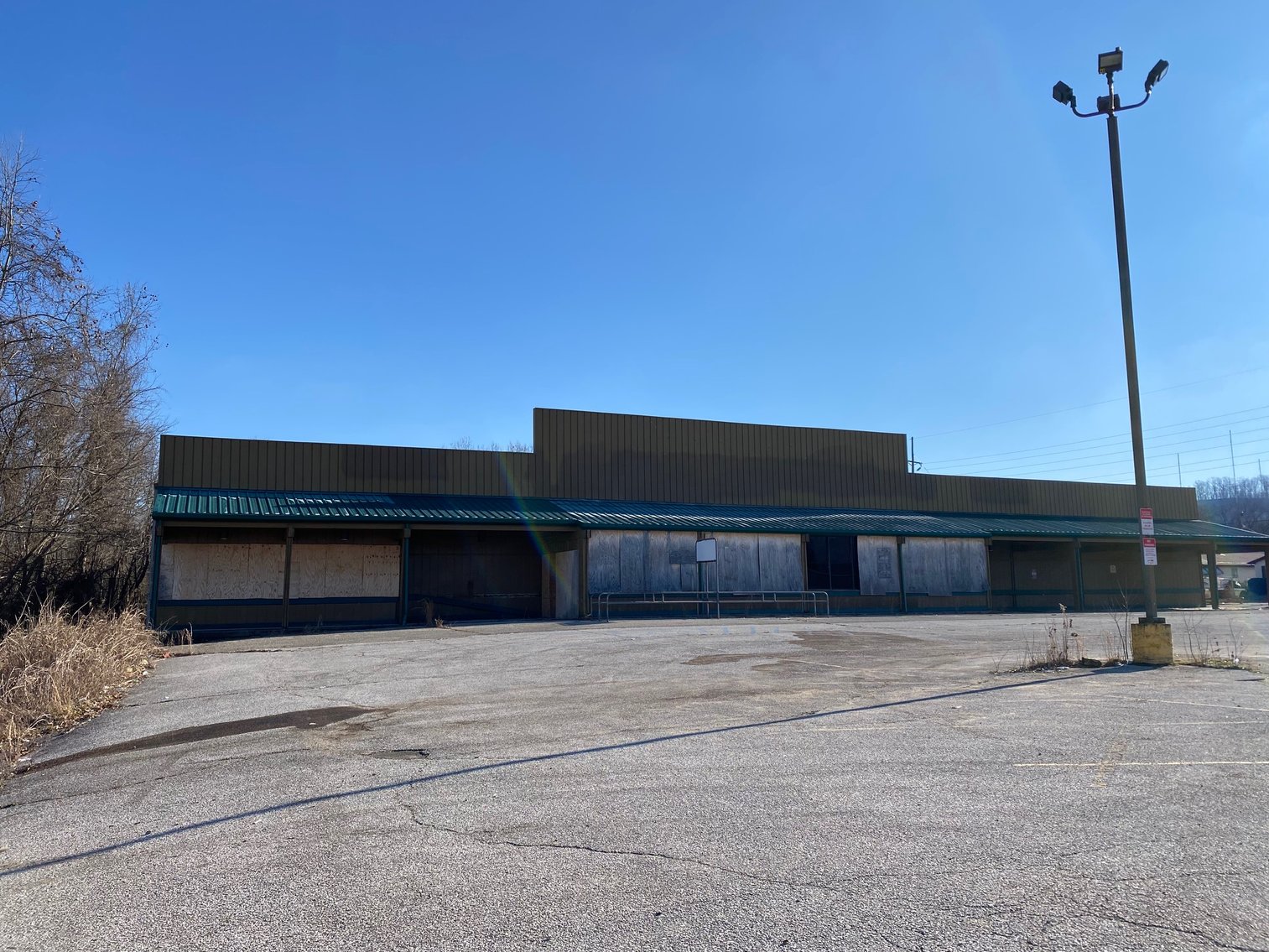 31,000+/- sqft Multi-Use Commercial Building