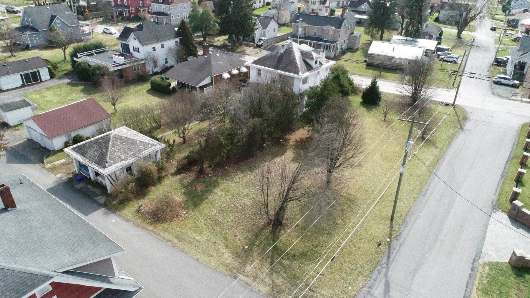 SOLD $101,750 - 5 Bedroom on Country Club Road