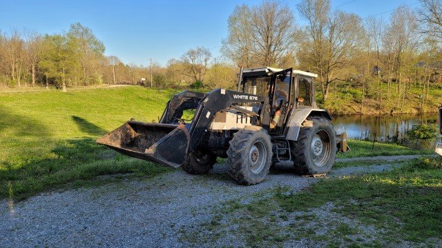 1997 Agco White 6085