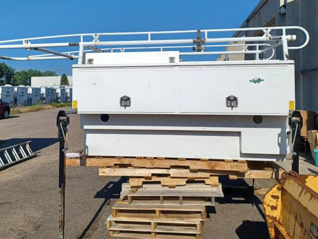 Fleetwest Utility Topper With (2) Slide Out Beds and Ladder Rack, 8' Bed