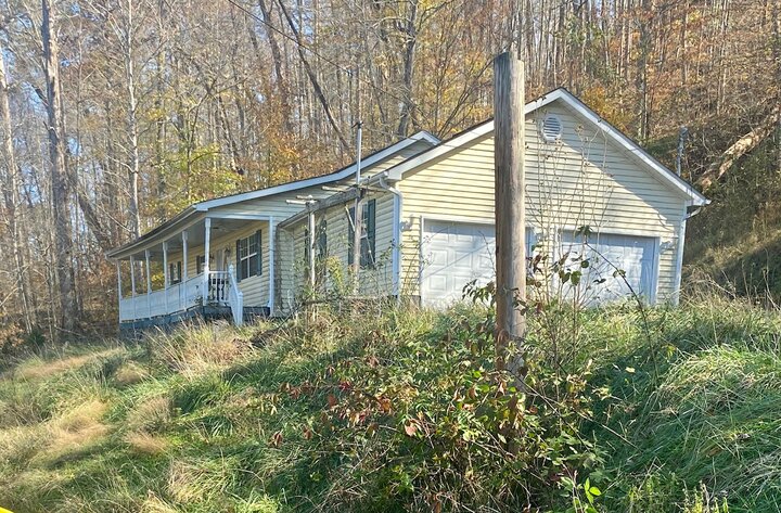 3 Bedroom Ranch Selling to the Highest Bidder