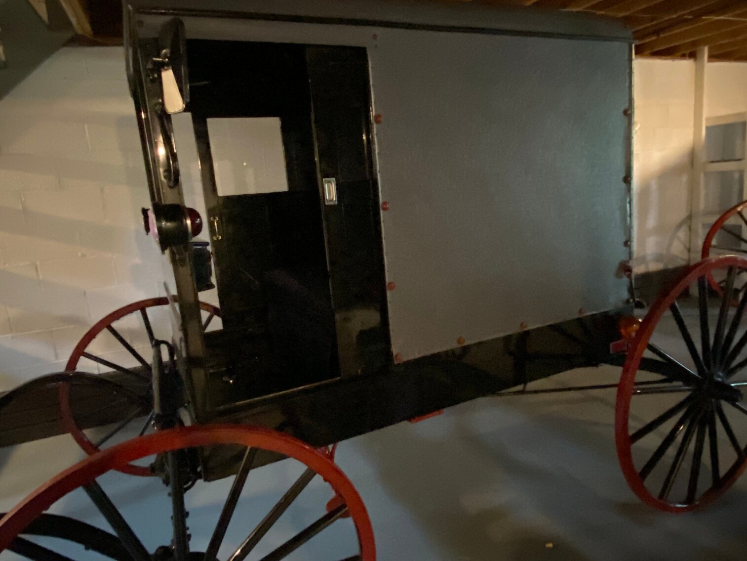 Morgantown, WV – ’11 Lincoln MKS, Restored Buggies, Furniture ...
