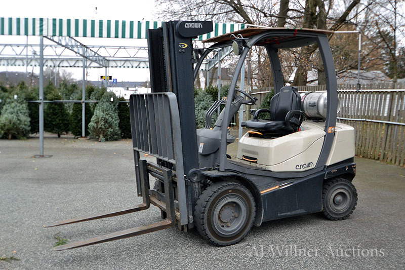 Crown C5 Series, 6,500 lbs. Capacity LPG Forklift w/ Pneumatic Tires ...